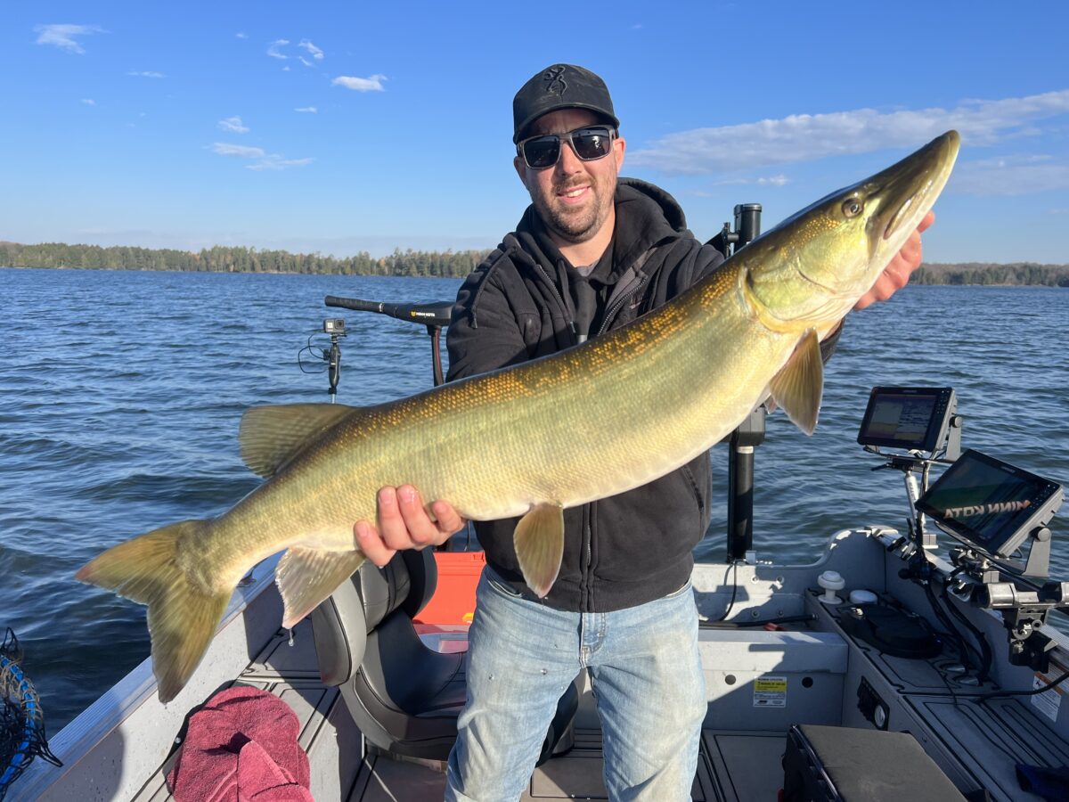 Sucker Fishing Late Fall Musky - Virtual Angling